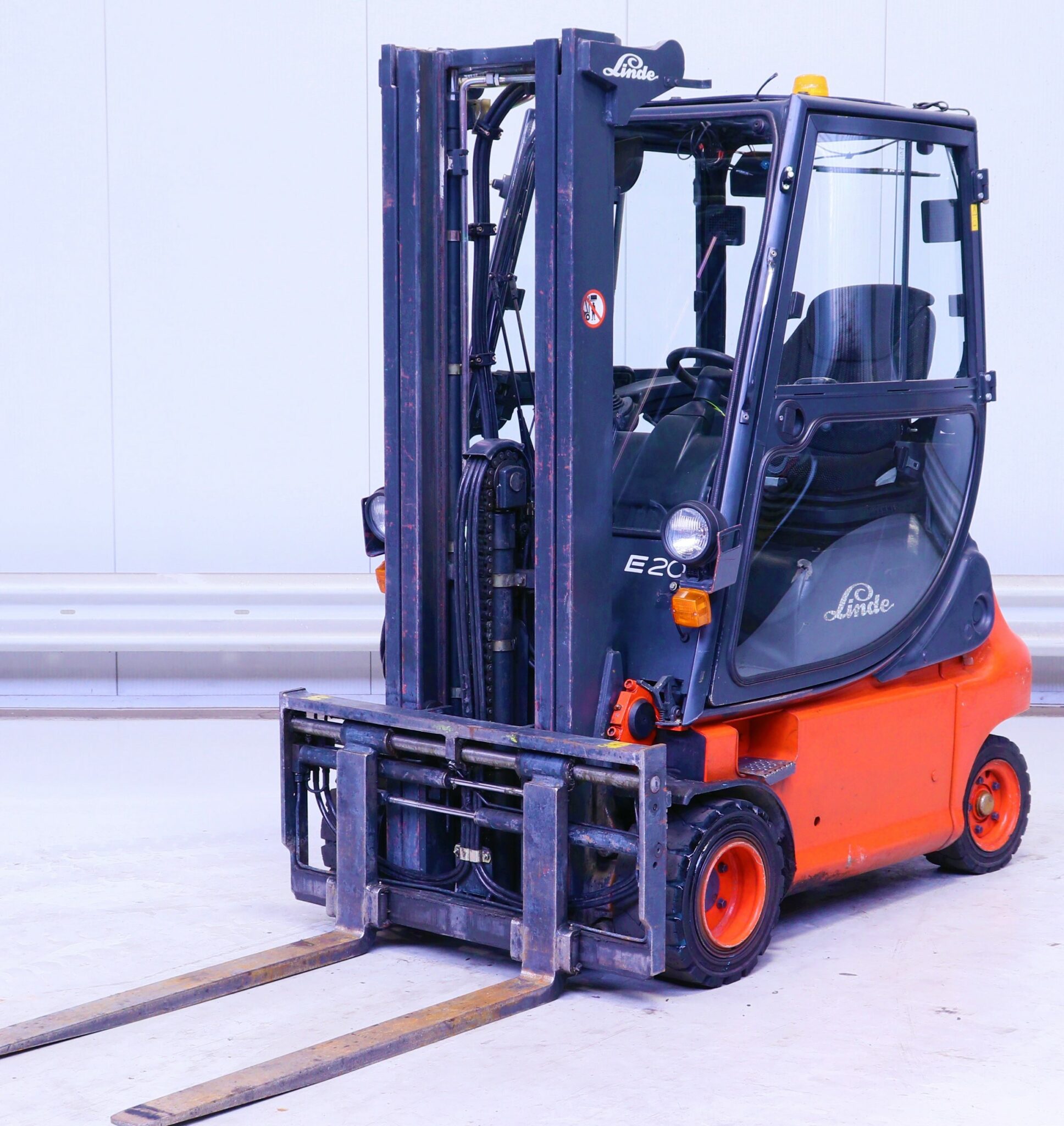 FENWICK LINDE E20P02 – LeChariotElevateur.fr