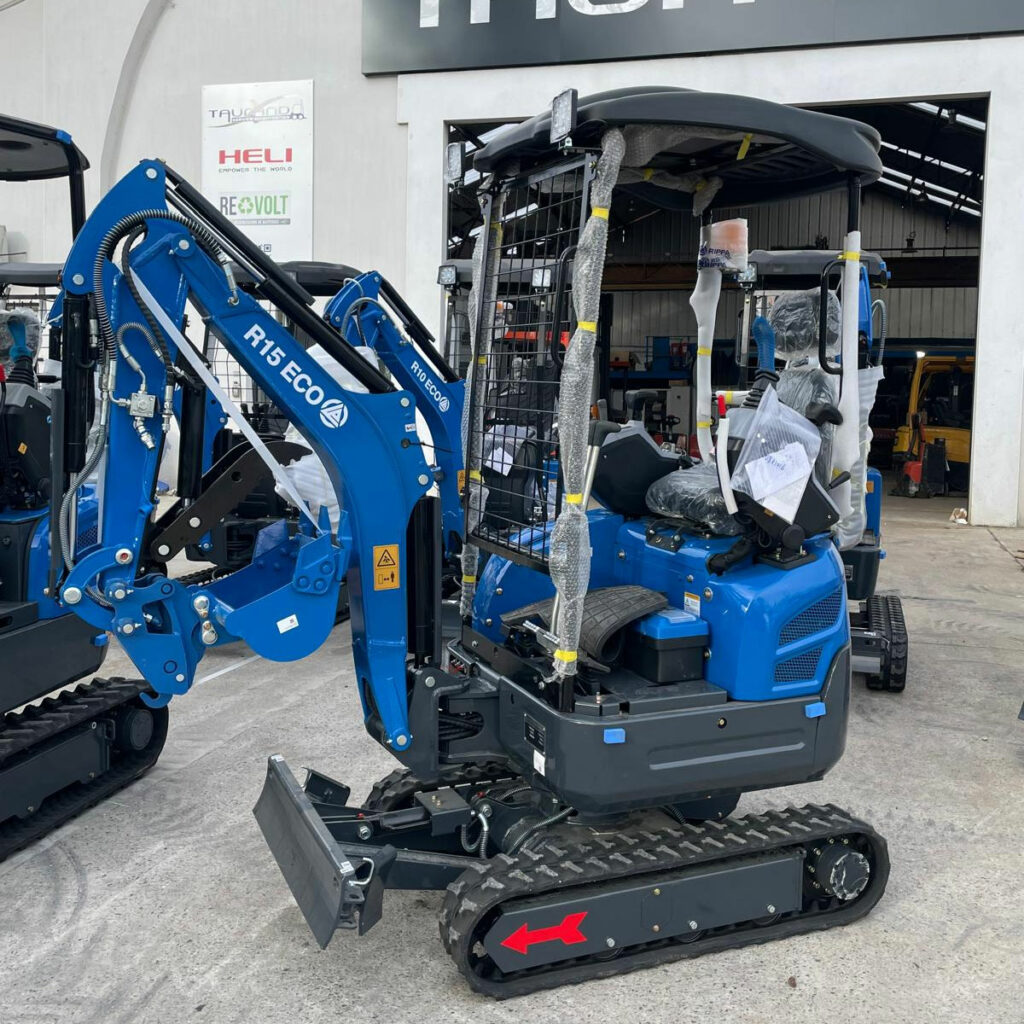 Mini Pelle R15 RIPPA NEUVE MOTEUR KUBOTA + 3 GODETS – LeChariotElevateur.fr